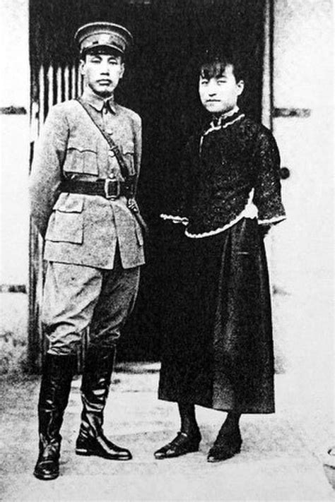 他娶了蔣介石的女兒，送給我方一箱黃金，蔣家至今不承認其身份 每日頭條