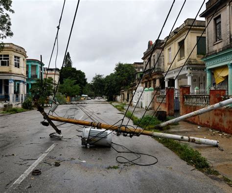 Huracán Rafael Deja Sin Suministro De Electricidad A 10 Millones De