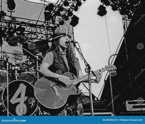 Linda Perry 4 Non Blondes 1993 Live In Toronto Editorial Image Image