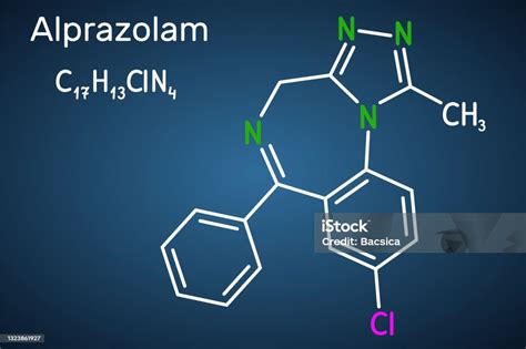 알프라졸람 분자 그것은 벤조디아제핀 완화 진정제 최면 항 경련제 활동 짧은 연기 진정제입니다 진한 파란색 배경의 구조 화학 포뮬러 벡터 일러스트레이션 강렬하고 밝은 색상에