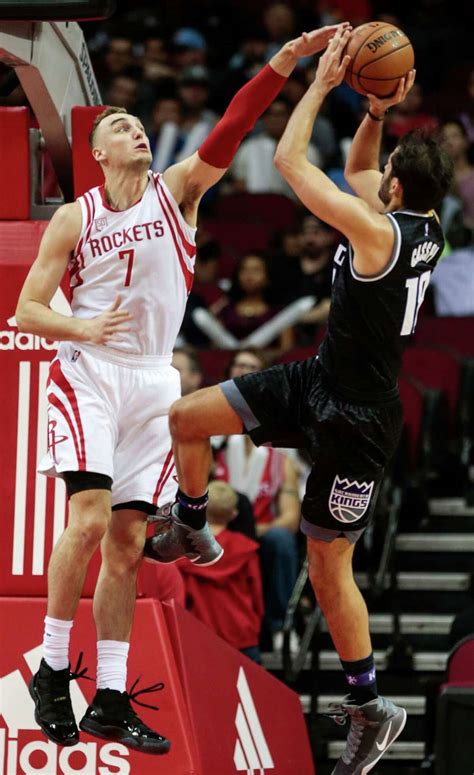 Rockets Sam Dekker Visits Girl In Hospital On Christmas