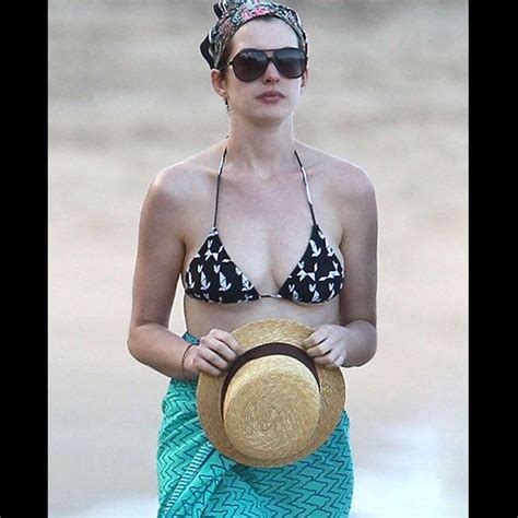 Anne Hathaway Hot Pictures Bikini And Fashion Style 48