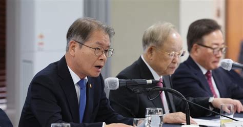 고용장관 근로시간·이중구조 개편 사회적 대화로 추진