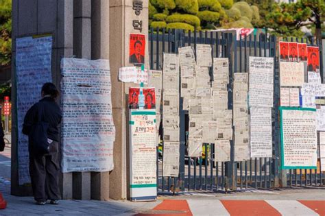 Протесты в университете Донгдок план перехода на смешанное обучение отложили столкнутся ли