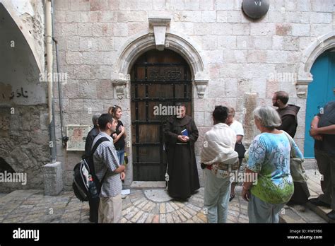 Via Dolorosa Stations Of The Cross The Pilgrims Who Visit The Holy