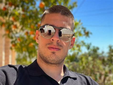 Sraman Snimak Vujadina Savića