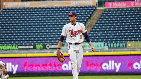 Clemsons Caden Grice Recipient Of Olerud Two Way Player Of The Year Award