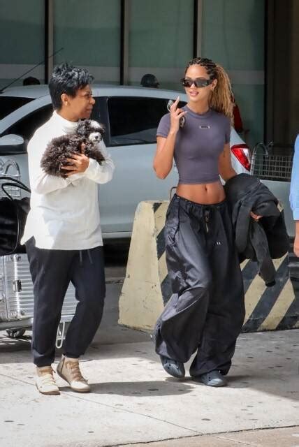Juliana Nalu ex de Kanye West é flagrada em aeroporto do Rio