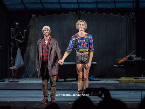 Christof Messner Archive Die Frau Schaut Hin