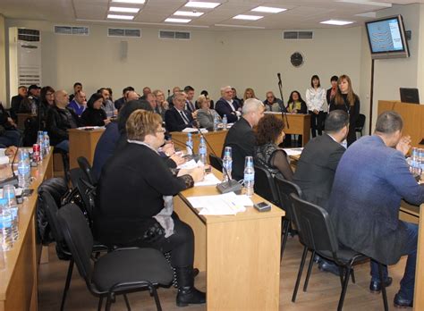 Местният парламент определи съставите и ръководствата на постоянните си комисии Pleven