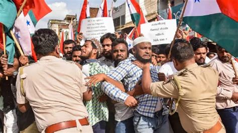 Pfi News Maharashtra Cracks Whip On Pfi Sdpi Activists 32 Arrested