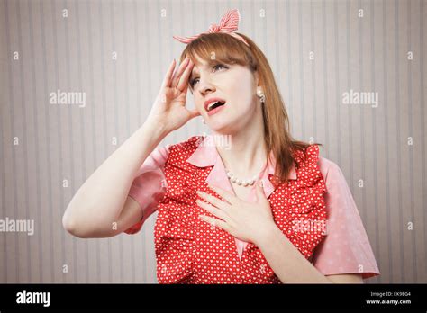 Junge Erwachsene Frau Verzweifelt Kleid Fotos Und Bildmaterial In