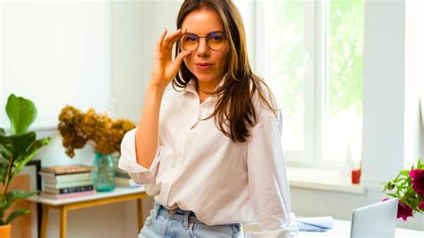 11 Things High Iq People Think Are Status Symbols That Mean Nothing To Average Minds Yourtango