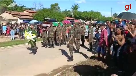 Vídeo Corpo De Soldado Do Exército Morto A Facadas é Enterrado No
