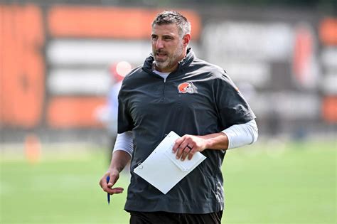 Insider Names Big Question Surrounding Mike Vrabel Browns