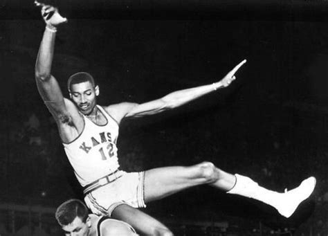 Ncaa史上5大最經典的決賽，喬丹成名絕殺，魔術師伯德之戰 每日頭條