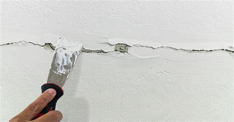 Comment réparer une fissure dans le mur méthode maison simple