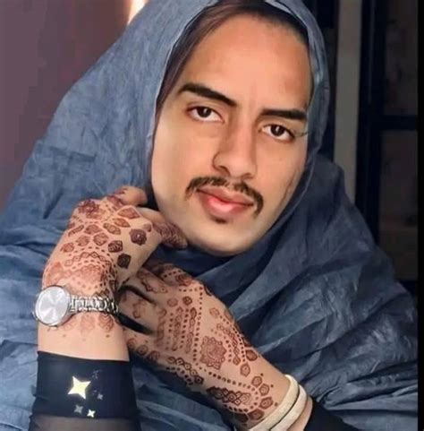 ما اعرف ليش كل البنات اتعاملني بهاذ الطريقة 😂 الصفقات لكبار