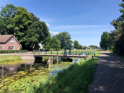 Afbeeldingen Over Dedemsvaart Blader In Stockfoto S Vectoren En