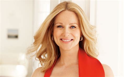Laura Linney Height And Weight Stats Pk Baseline How Celebs Get