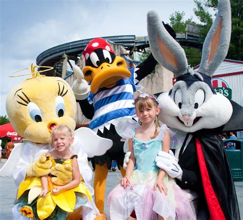 Looney Tunes Characters With Spooky Mooky Mayhem