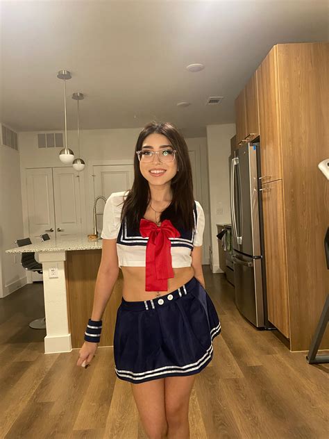 I Hope I Dont Distract You Too Much Rgirlswithglasses