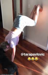 Bachelors Tara Pavlovic Shows Impressive Twerking Skills Daily Mail
