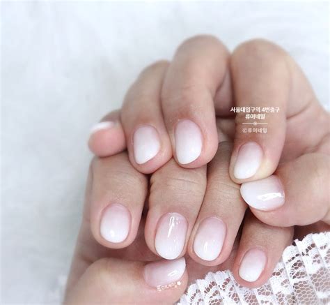흰색그라데이션네일흰색네일그라데이션네일흰색웨딩네일서울대입구역네일샵서울대입구역네일서울대입구네일서울대입구네일샵봉천동네일