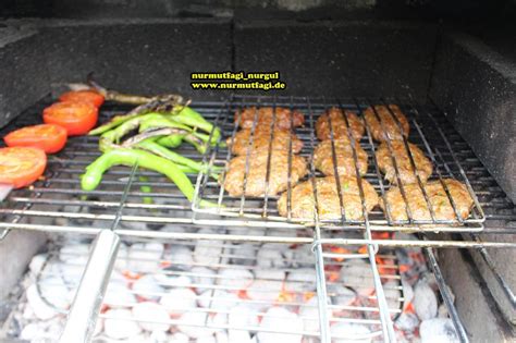 iste aradiginiz MANGALLIK KÖFTE TARIFI ICI SULU SULU YUMUSACIK MANGAL