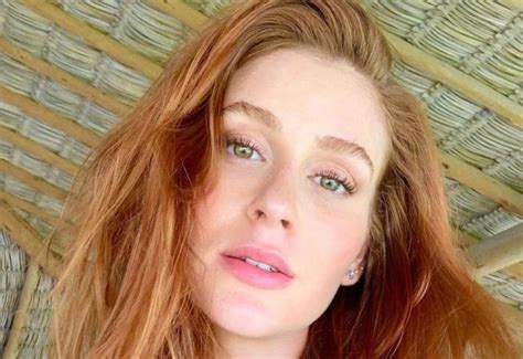 Sbt Tv Em Passeio De Barco Marina Ruy Barbosa Dá Show De Beleza Ao