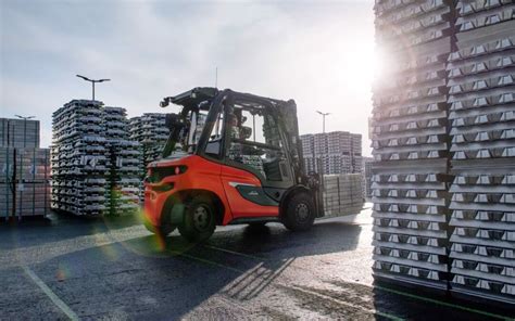 What Is A Hydrostatic Forklift Htx Material Handling