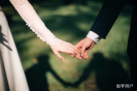 “一身清贫怎敢入繁华，两袖清风怎敢误佳人”用英语怎么表达？ 知乎