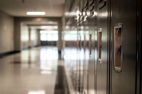 Le ministre de lÉducation a sérieusement mis à risque la santé du personnel et des élèves dans