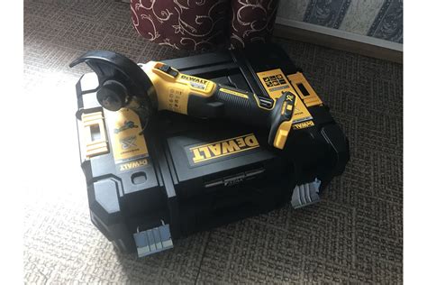 Бесщеточная угловая шлифмашина DEWALT DCG405NT - выгодная цена, отзывы ...