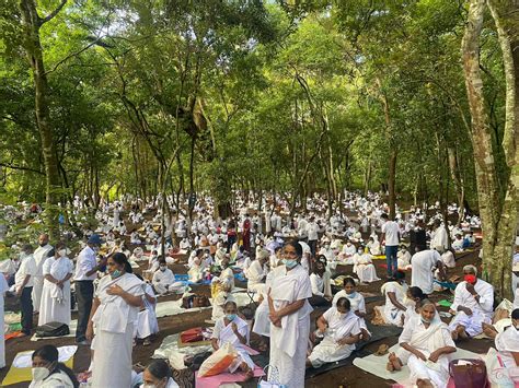 රටේම අවධානය ගත් කූරගල රජමහා විහාරස්ථාන භූමිය සැදැහවතුන්ගෙන් පිරී ඉතිරි