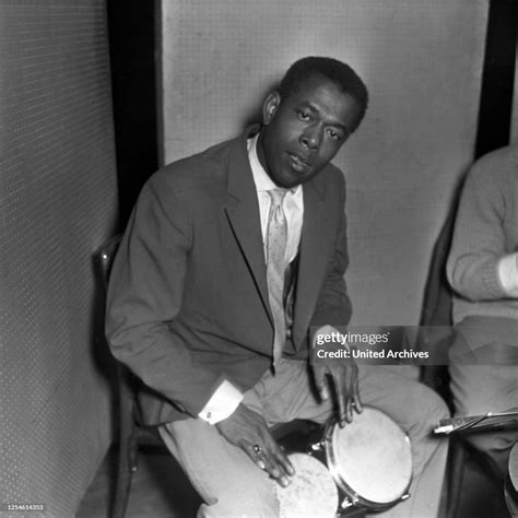 Der Karibische Schlagersänger Billy Mo Mit Bongotrommeln Deutschland News Photo Getty Images