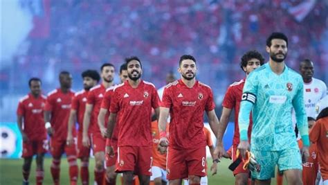 مفاجأة انقطاع نجم الأهلي عن التدريبات واختفاء عقود اللاعب