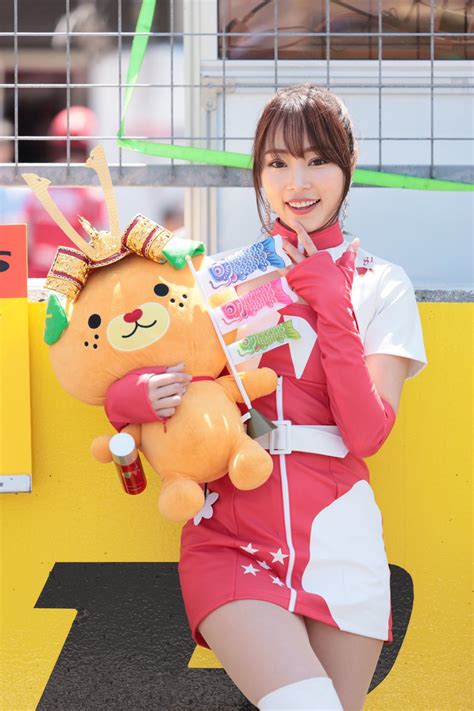 暴力車両 On Twitter Super Gt 第2戦富士決勝のピットウォークにて亀澤杏菜さんを撮影。 今シーズンも撮影出来たことが