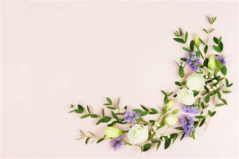 Photo Libre De Droit De Fond De Fleurs Cadre Couronne De Branches