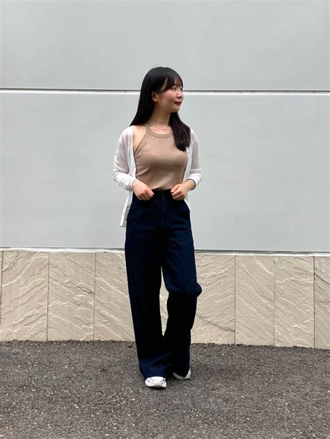 「라이트v넥가디건 긴팔 、소프트립탱크탑」의 착용 스타일링 리스트 Uniqlo