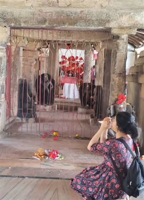 Bastar The Naxal Story Adah Sharma Visits Danteshwari Mata Temple