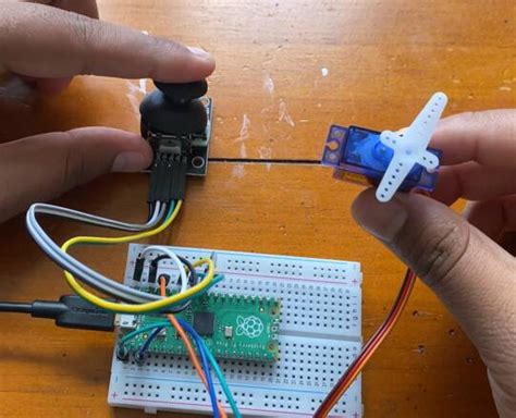 Control Servo With Joystick Raspberry Pi Pico