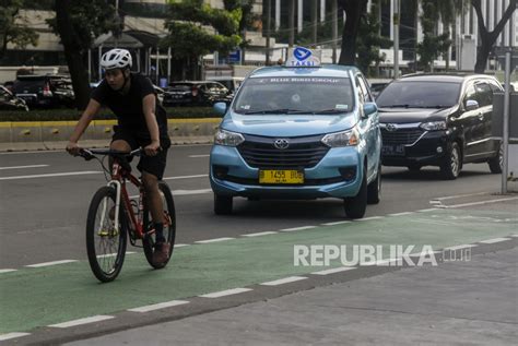 Jalur Permanen Sepeda Di Jalan Sudirman Jakarta Republika Online