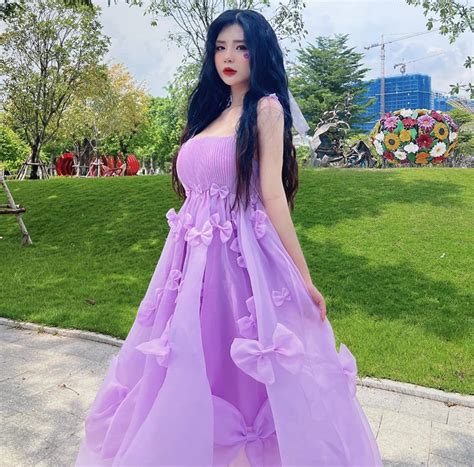 Nữ Streamer Hóa Thiên Thần Gợi Cảm Khoe Cặp Tuyết Lê Khủng