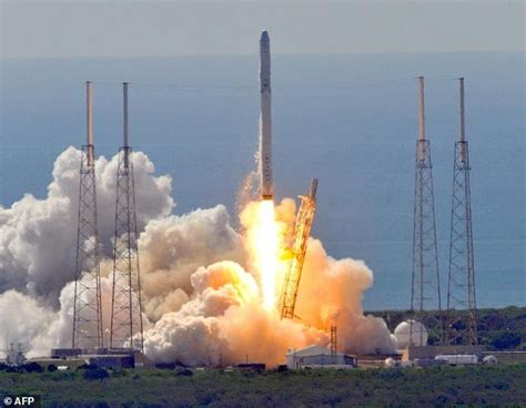 Spacex Successfully Launches A Rocket Daily Mail Online