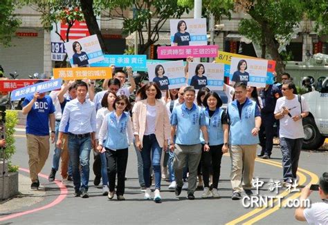 香港中評網：中評鏡頭：高雄市長補選登記 三選將都穿白衣