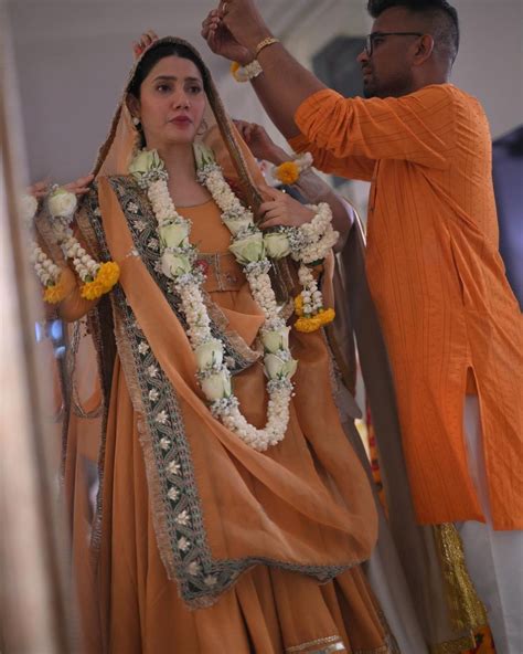 Mahira Khan Takes Our Breath Away With Her Minimal Dua E Khair And Mayun Look Lens
