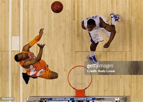 Eric Bledsoe Dunk Photos And Premium High Res Pictures Getty Images