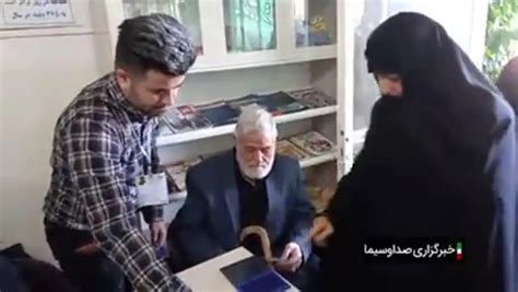 پدر و مادر شهید مالک رحمتی استاندار شهید آذربایجان شرقی رأی خود را به