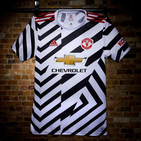 Stella Mccartney Designs Leopard Print Football Kit For Arsenal